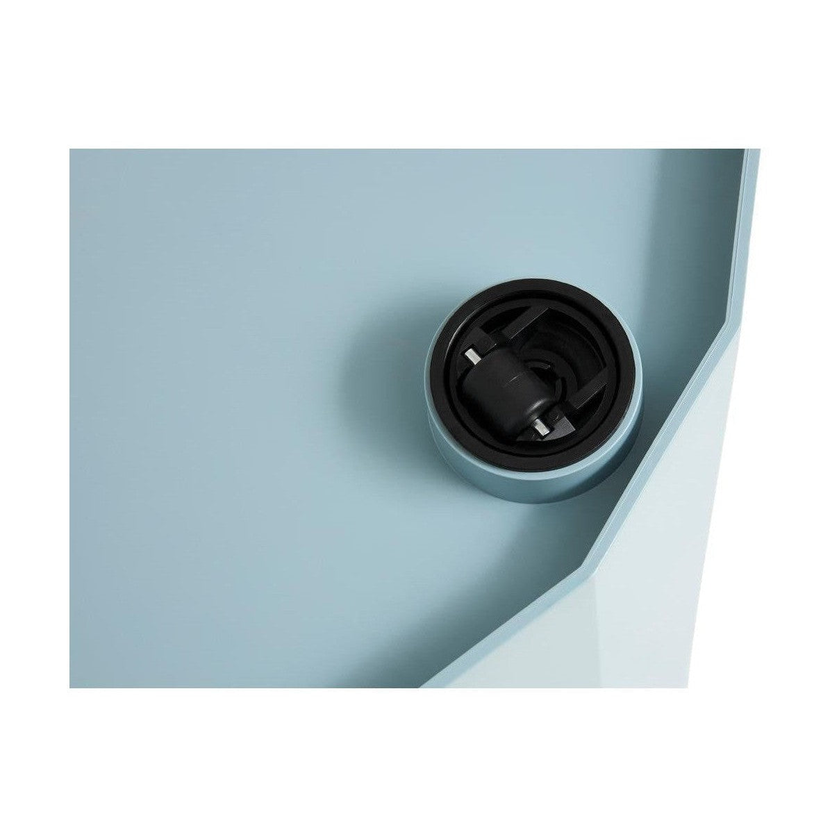 Facet Cabinet – Skandium