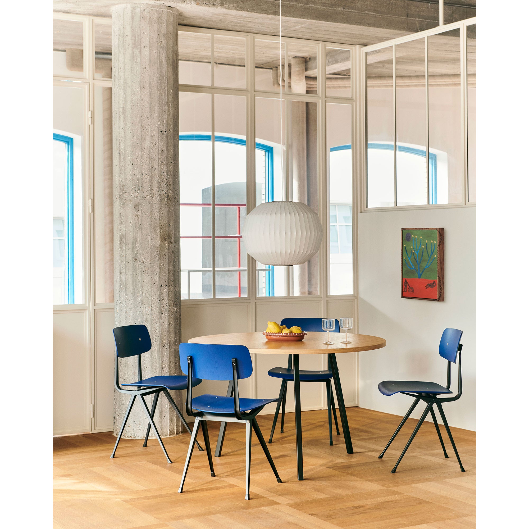 Loop Stand Round Table – Skandium