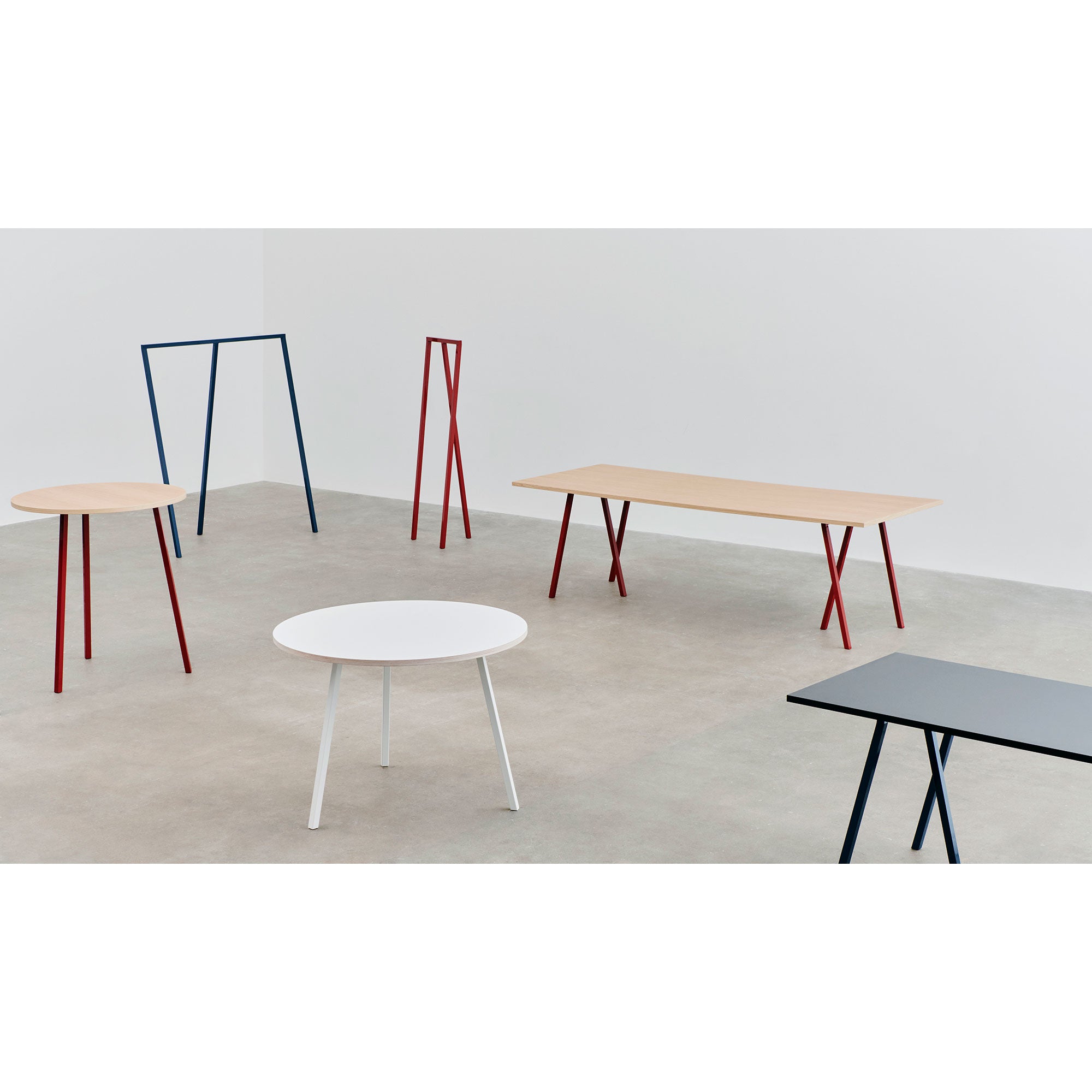Loop Stand Round Table – Skandium
