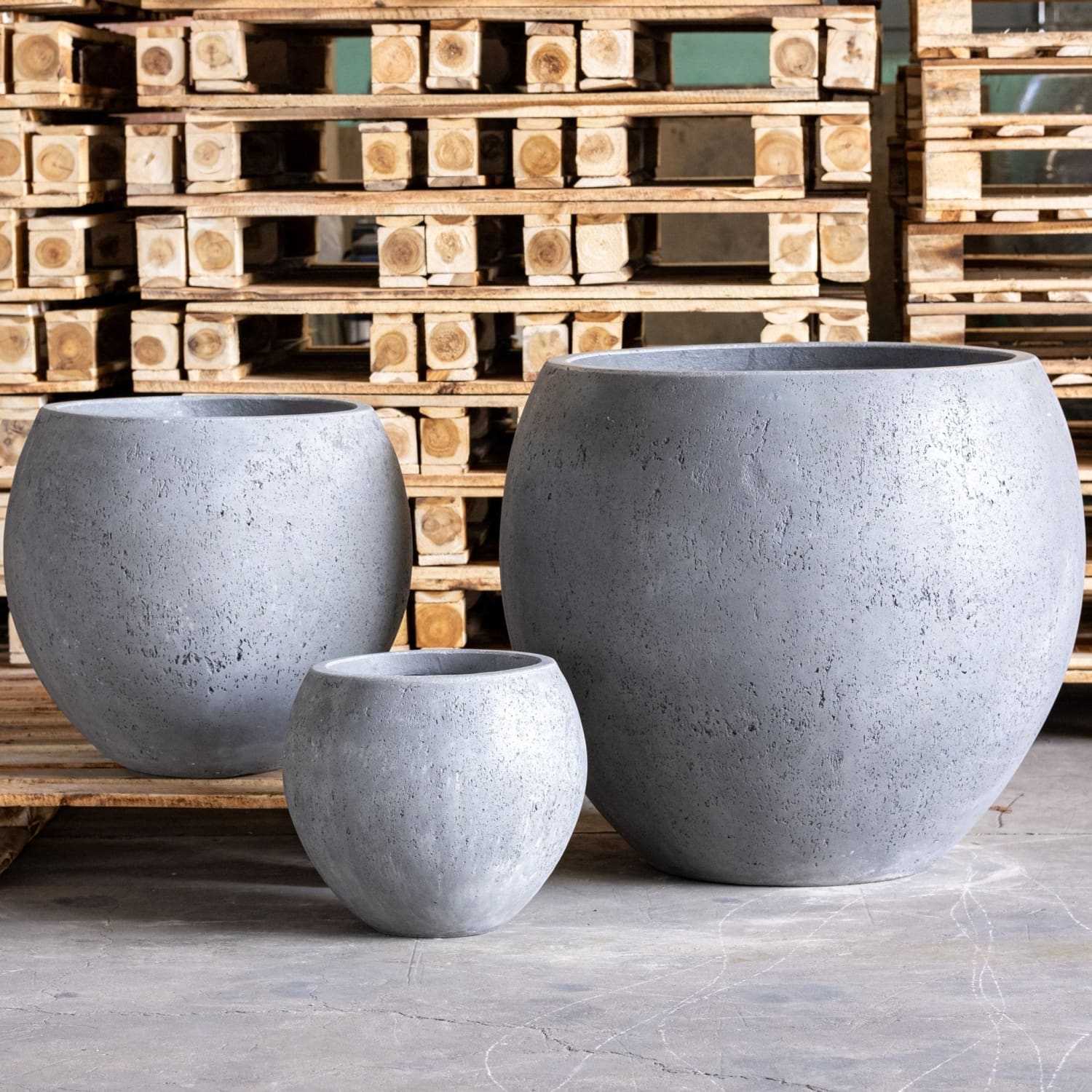 Orbello | Onyx Dusk – 35cm Medium Concrete Sphere Planter – 25L Round ...