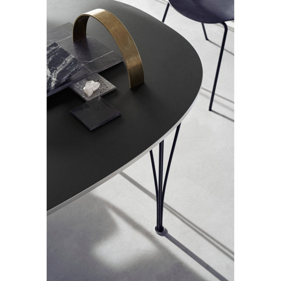 Super-Ellipse™ table by Fritz Hansen | Shop at Skandium London