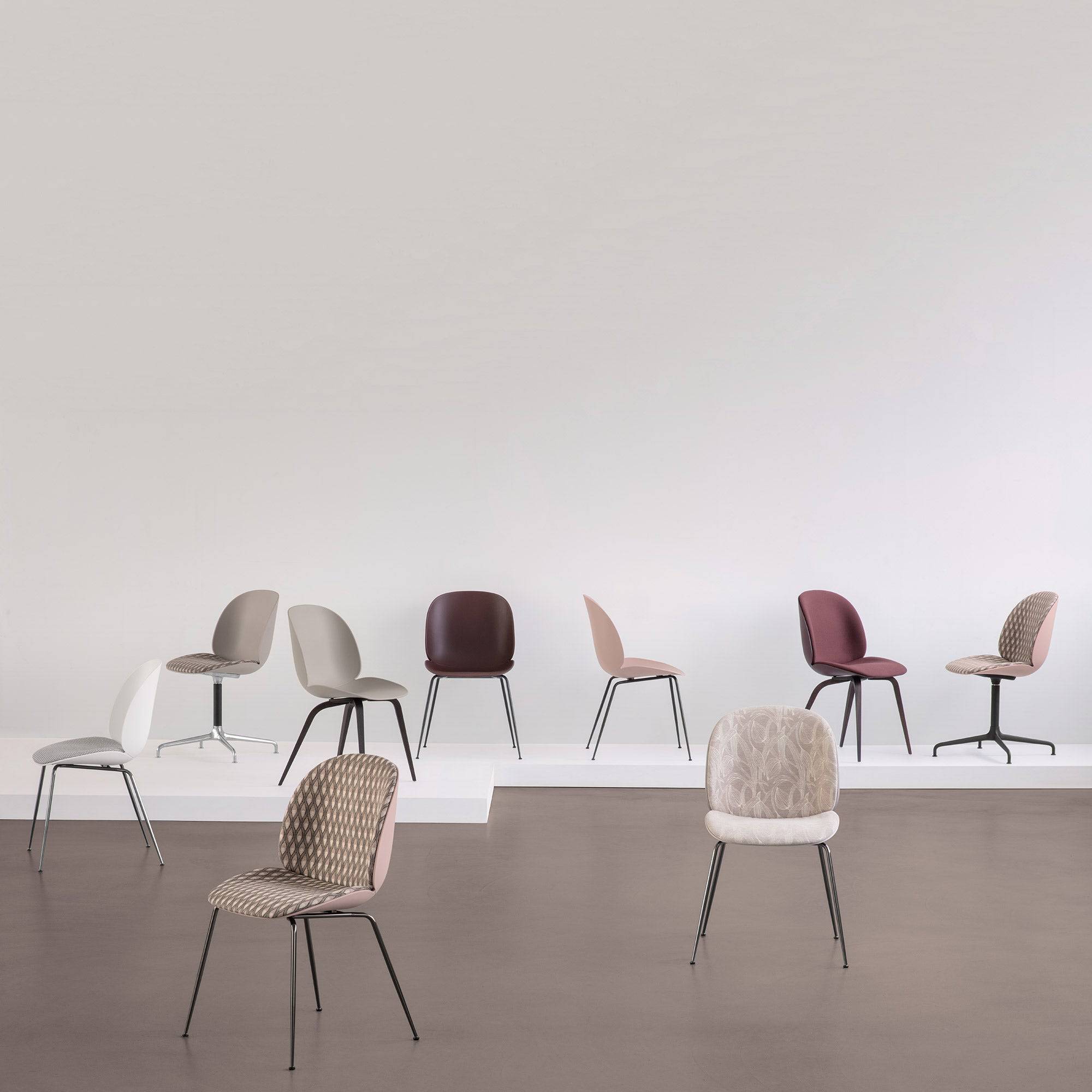Beetle plastic dining chair, wooden legs – Skandium