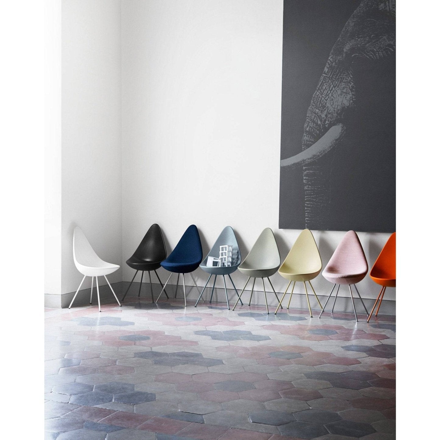 Drop chair with full upholstery – Skandium