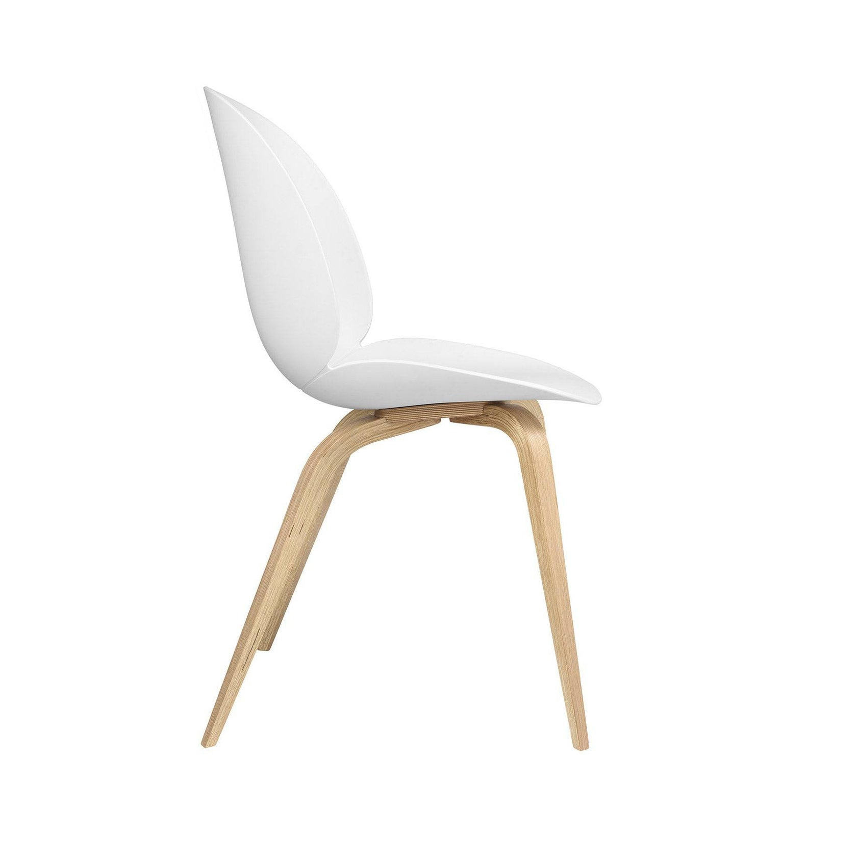 Beetle plastic dining chair, wooden legs – Skandium