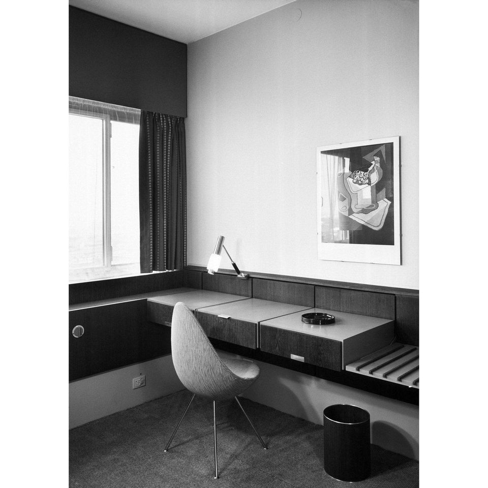 Drop chair with full upholstery by Fritz Hansen | Shop at Skandium London