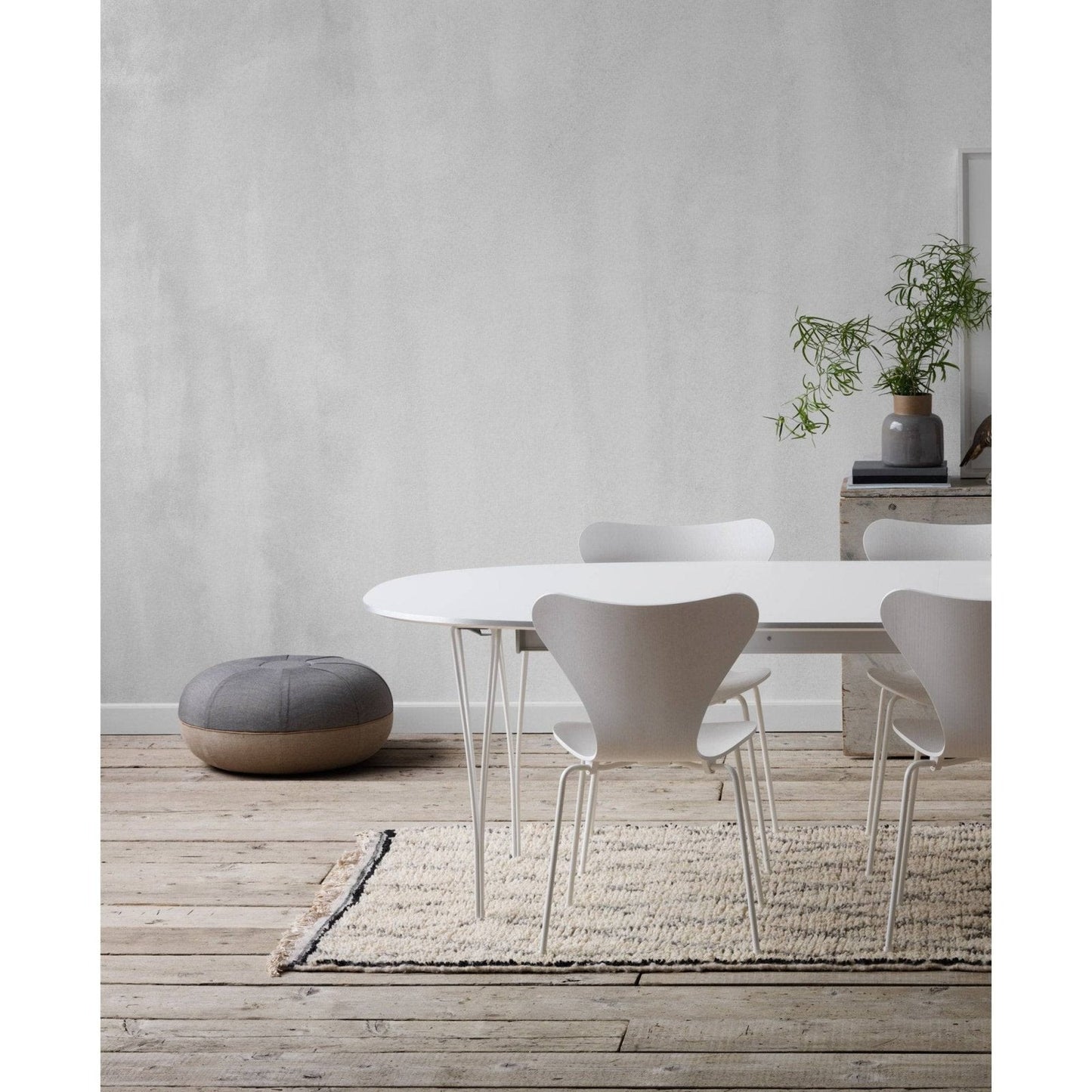 Super-Ellipse™ table – Skandium