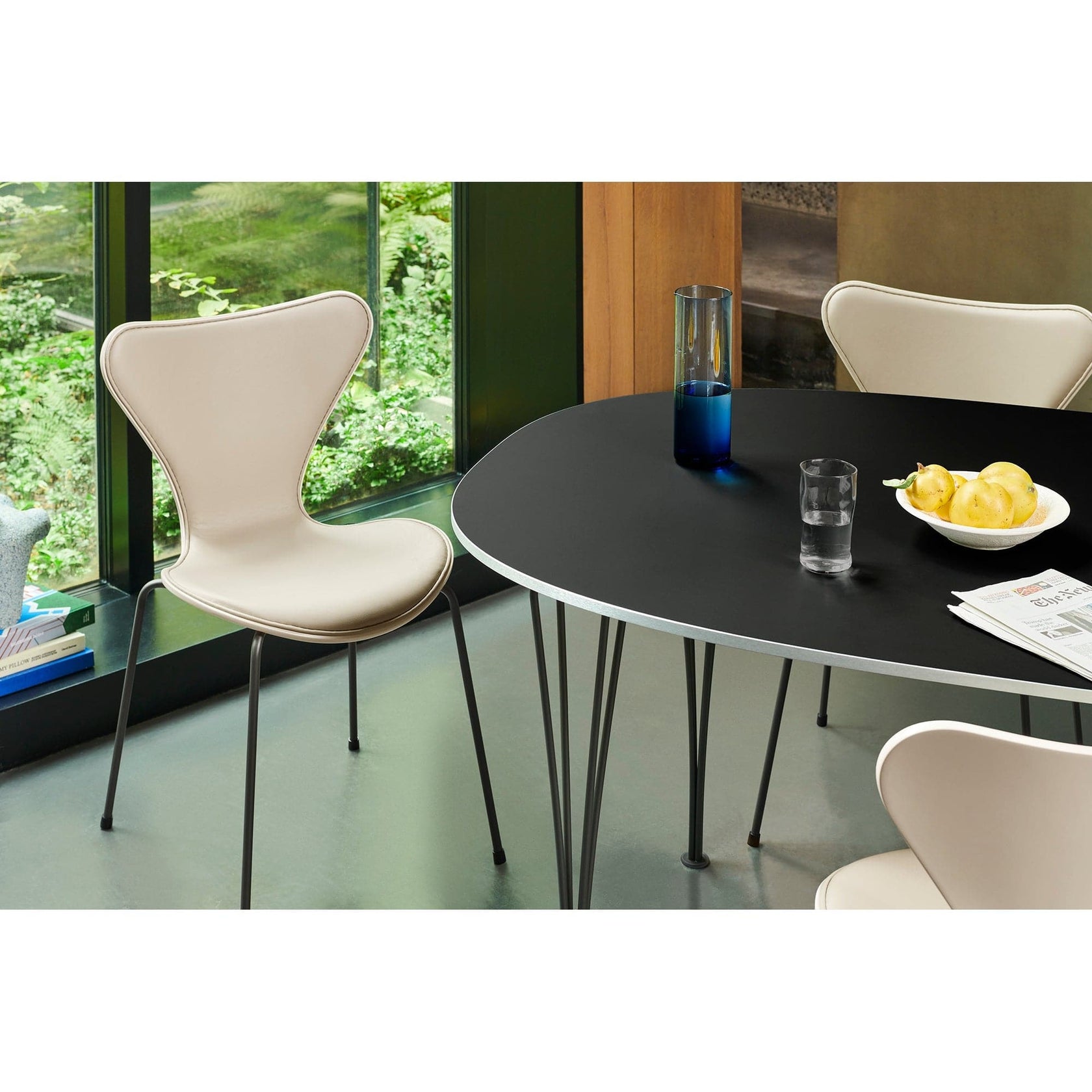 Super-Ellipse™ table – Skandium