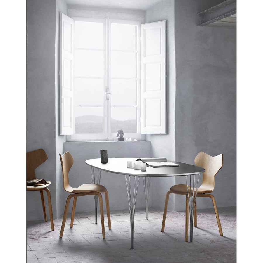 Super-Ellipse™ table by Fritz Hansen | Shop at Skandium London